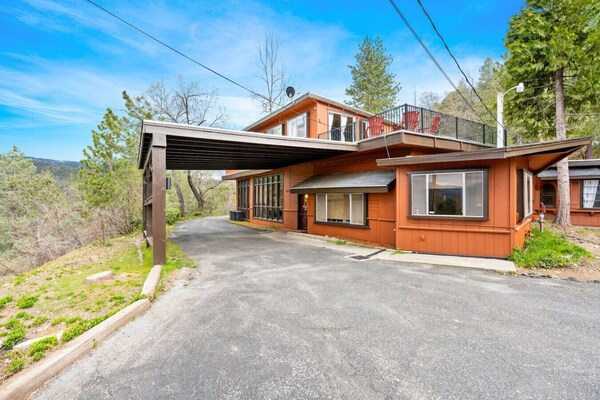 Yosemite/ Bass Lake *Fun* Slps 29 Pet Friendly - Yosemite National Park, CA