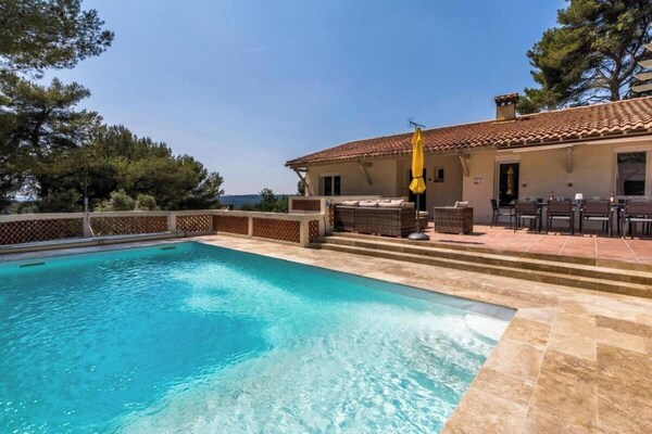 Spacious Countryside Villa With Heated Pool  Peaceful & Family-friendly - Velaux