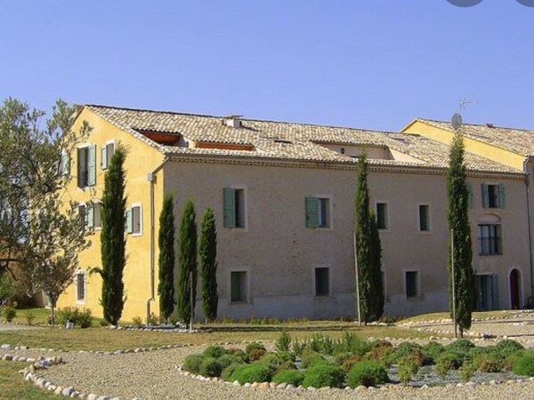 Comfortable Apartment With Pool In The Heart Of Valensole Plateau - Riez