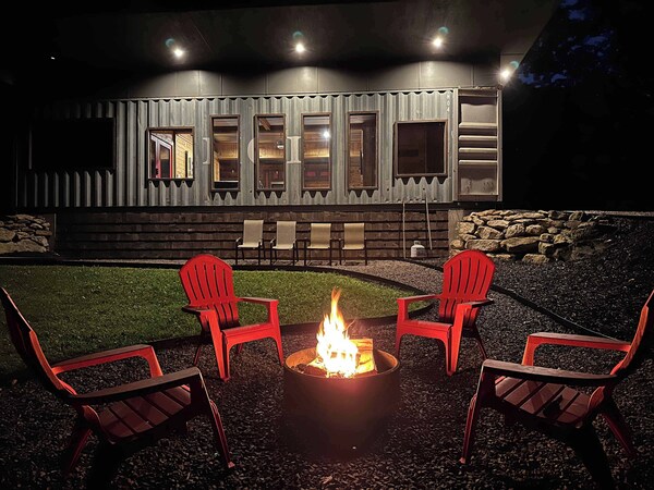 The Original Shipping Container Cabin In Red River Gorge - Hot Tub And A View! - Slade, KY