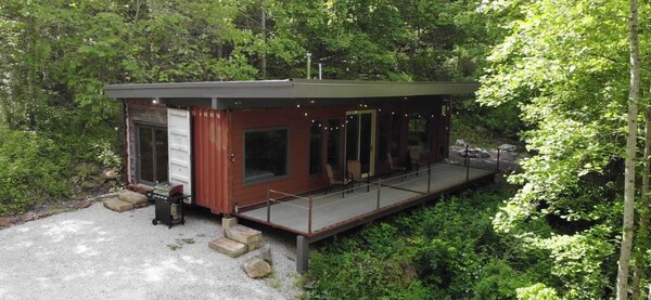 Shipping Container Cabin In The Woods Of Red River Gorge | Hot Tub | Secluded - Kentucky