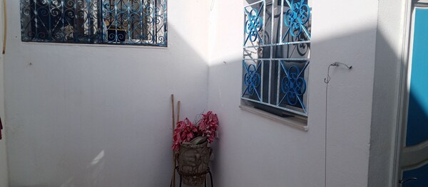 Furnished Room With Veranda - Tunis