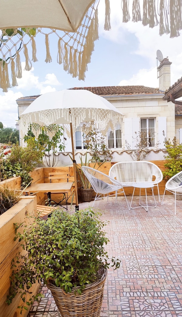 Spacious 5-bedroom House With Ac And Wifi In Enchanting Fronsac - Libourne