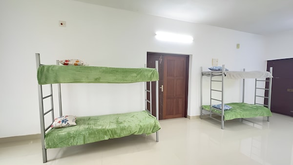 Charming 1-bedroom House In Koyilandy With Wifi Access - Kerala