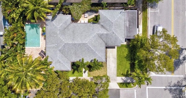 House In Historic Community Of West Palm Beach W Complimentary Pool Heating - West Palm Beach, FL