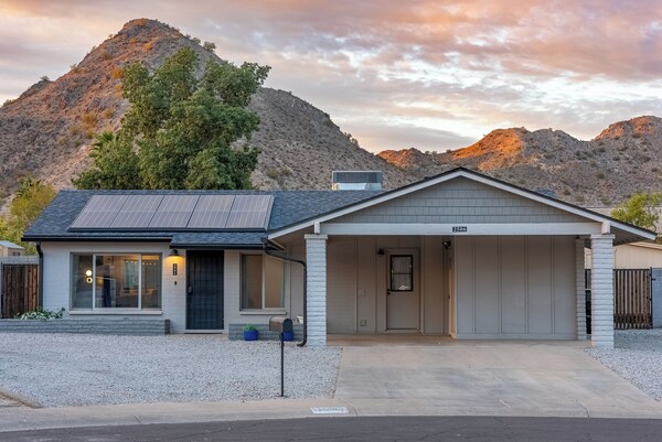 Mid-century Mountain View Oasis - Pool - Cabana - Huge Backyard - Phoenix, AZ