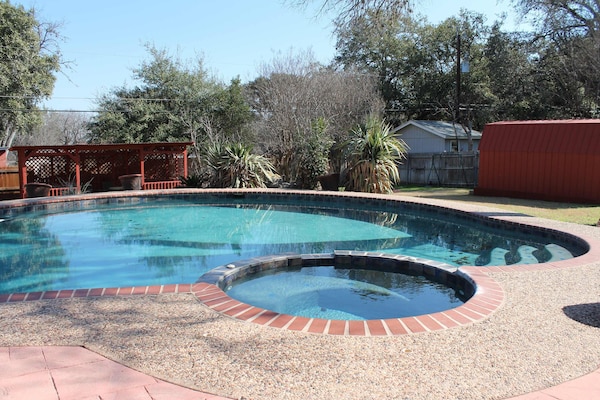 Casa Tortuga  10ppl W/ Pool - Alamo Heights, TX