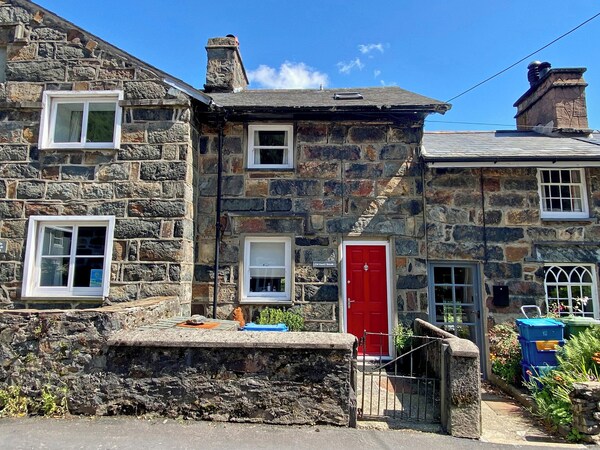 Riverbank Cottage, Pet Friendly, With Open Fire In Beddgelert - Llŷn Peninsula