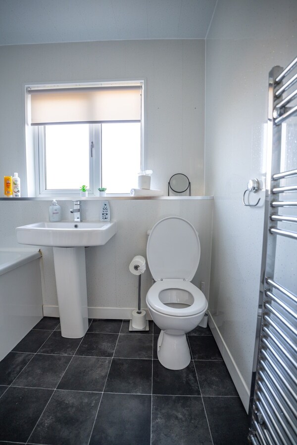 Snug Modern Home In Livingston - Linlithgow