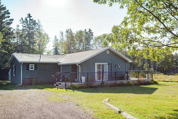 Charming 3-bedroom, Water View Cottage, With Ac, Wifi & Outdoor Shower - Stanhope