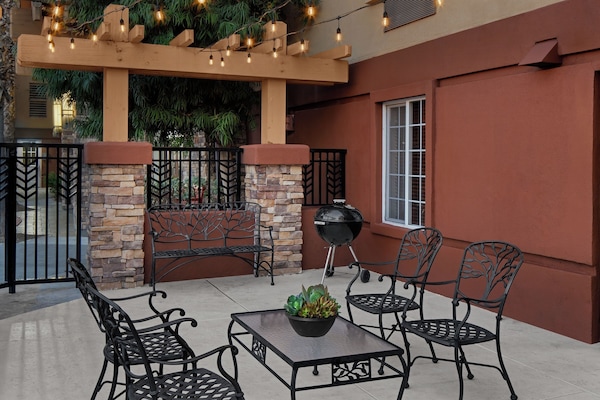 Comfortable Suite W/ Full Kitchen, Close To Miners Ravine Nature Reserve! - Roseville, CA
