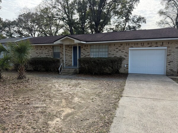 3-bedroom House In Charming Pensacola With Ac, Wifi. Close To Pcc - Pensacola