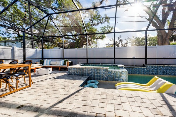 Luxury Tampa Heights Pool Home Retreat W/ Hot Tub & Modern Design - Tampa, FL