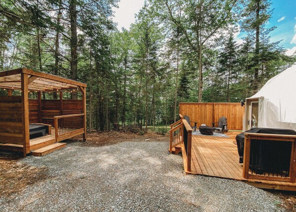 A Luxury Dome Experience W/ Private Hot Tub & Lake Access In Rural New Brunswick - New Brunswick