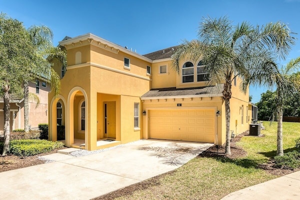 Family 6br Resort Villa | Pool & Spa Near Disney - Kissimmee, FL