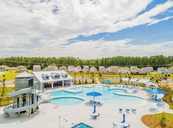 King Suite - Pools, Waterslide, Splashpad 5br/3ba In Summerville - Moncks Corner, SC