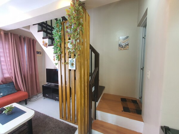 Charming 2-bedroom Townhome In Batangas City With Ac, Wifi - Batangas