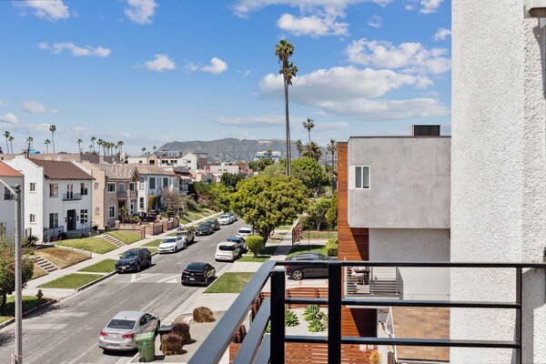 Hollywood Sign View 3bdr Luxury Townhouse - Beverly Hills, CA