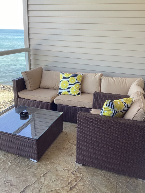Lakefront Condo 2br/2ba #208 Indoor Pool, Private Beach/balcony  Rent 3/4th Free - Geneva-on-the-Lake, OH