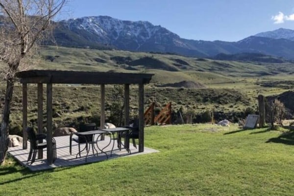 Yellowstone Riverside 3 Bedrooms 2.5 Bathroom Home With Panoramic Park Views - Gardiner, MT