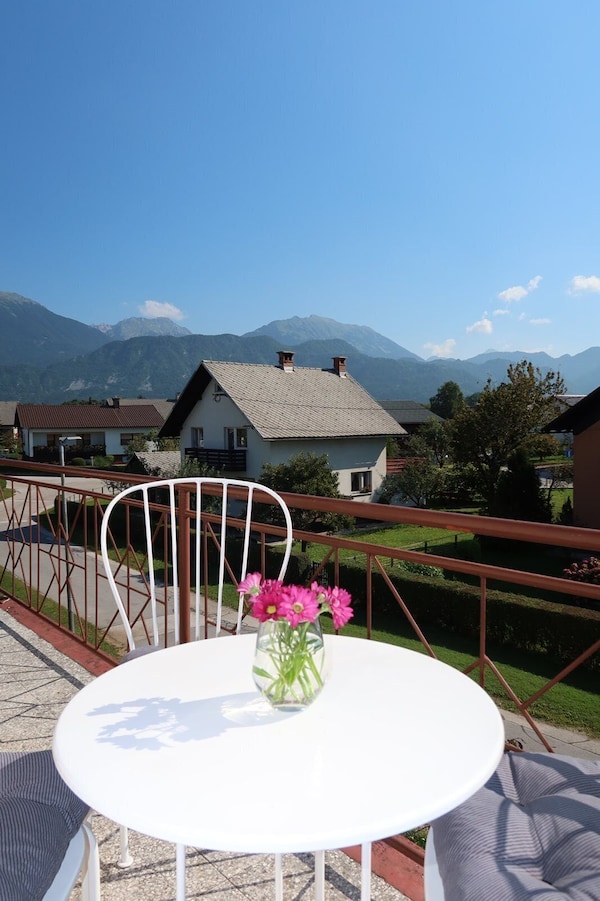 Charming 1-bedroom Apartment In Peaceful Town Lesce. 20min Drive To Lake Bled - Lesce