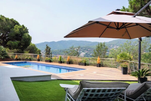 Villa In Barcelona With Pool - El Masnou