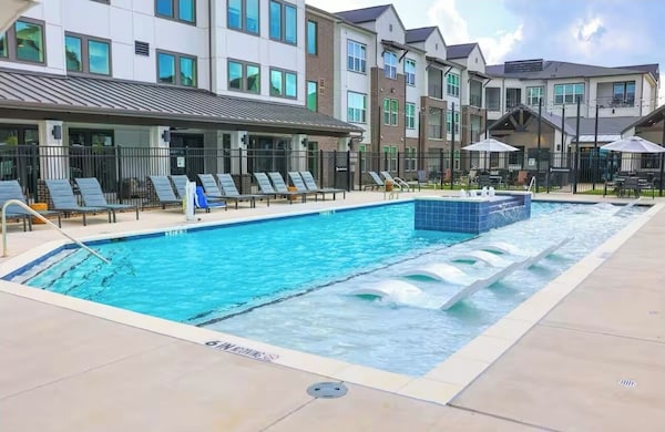 Cozy 1-bedroom Apartment, Gym, Pool, Wifi, Washer Dryer, Great Location - Pottsboro, TX