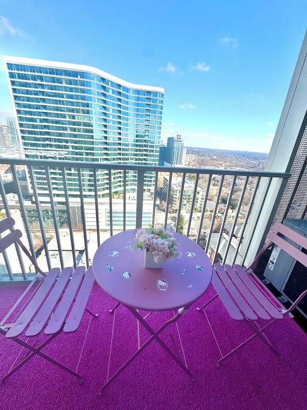 Pink Hello Kitty Studio In Midtown Atlanta! - Atlanta, GA