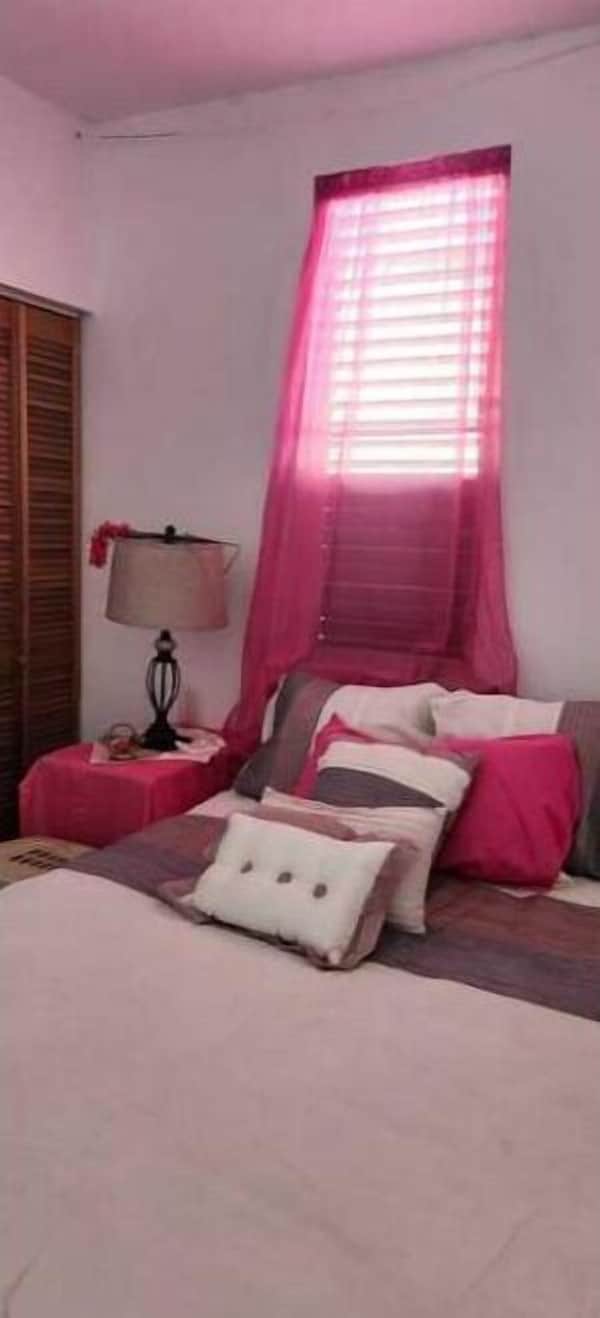 Quaint 3-bedroom House In Ponce With Rich History - Ponce