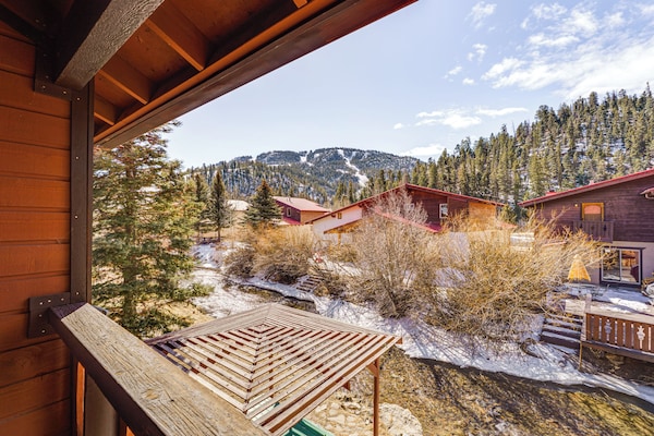 < Half-mi To Red River Ski Area: Townhome W/ Patio - Red River, NM