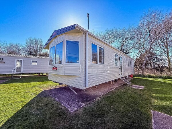 Homely Caravan At Broadland Sands Holiday Park Ref 20044sv - Angleterre