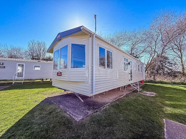 Homely Caravan At Broadland Sands Holiday Park Ref 20044sv - Angleterre