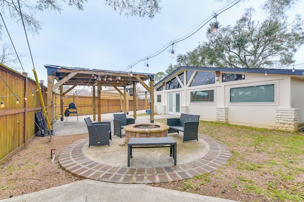 Modern Oasis W/ Outdoor Lounge In Houston! - Pearland, TX