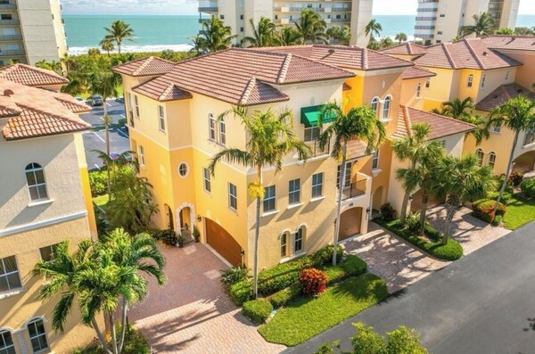Oceanview Townhouse On Hutchinson Island, Gated, Pool, Spa, Gym, Beach Access - Florida