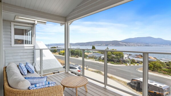 Seaview Serenity - Beautiful Water Views - Hobart International Airport