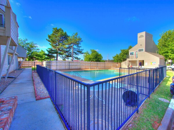 Quiet Modern Heavenly Paradise Love And Balcony + Free Coffee Near Lake Hefner - Oklahoma City