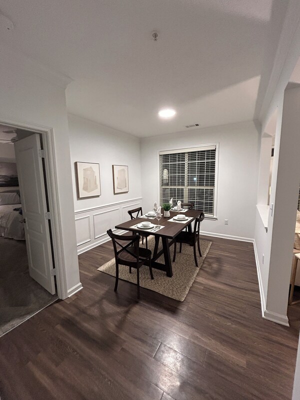 Wonderful 2-bedroom 2-bath Apartment With Attached Garage In Alpharetta - Alpharetta, GA