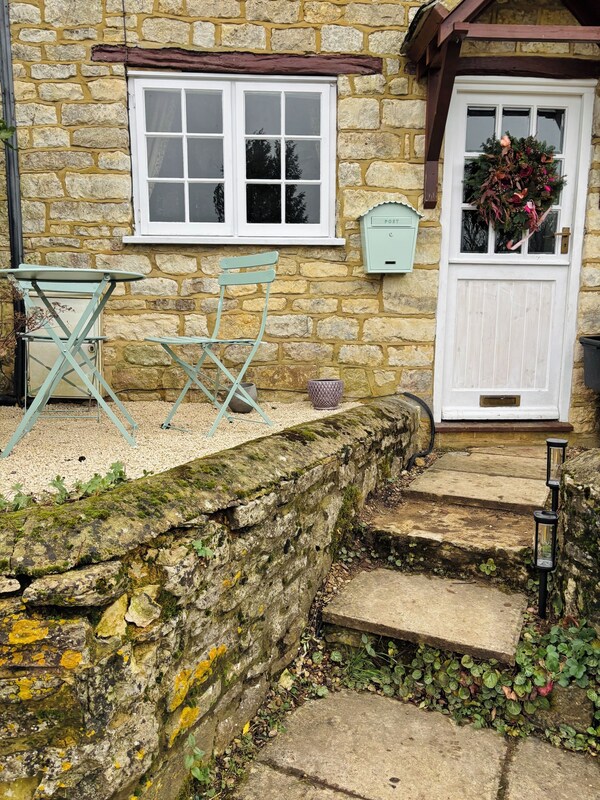Cute Cottage Near A Gorgeous Village Pub And A Stones Throw From Many Sights - Witney