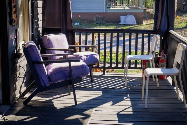 Heart Break Hotel Rad Bungalow - Rock-n-roll Themed 2-bedroom Downtown Tupelo. - Tupelo, MS