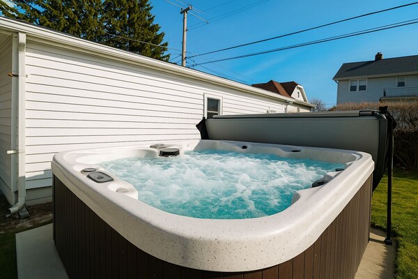 Hot Tub|ping Pong|sleeps 9|retro Fun - Parma, OH