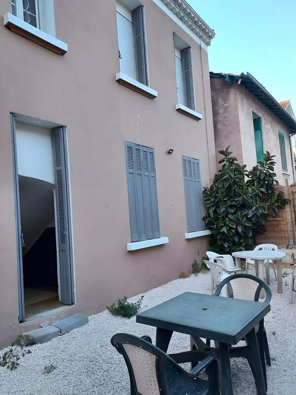 Appartement 'Toulon, Soleil Et Douceur I' Avec Vue Sur La Montagne, Wi-fi Et Climatisation - La Seyne-sur-Mer