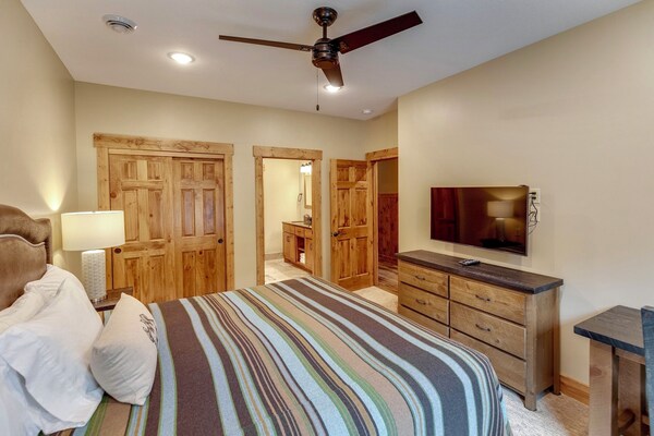 Lakeview Home With Dock On The Whitefish Chain, Outdoor Pool, Pickleball & More - Minnesota
