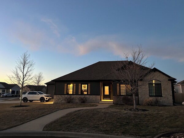 Spacious Cozy 4-bedroom House - Kansas