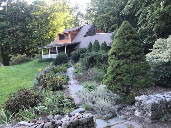 Tranquil 2-bedroom House With Woodland And Pasture Views In Great Barrington - Mount Washington State Forest, Mt Washington