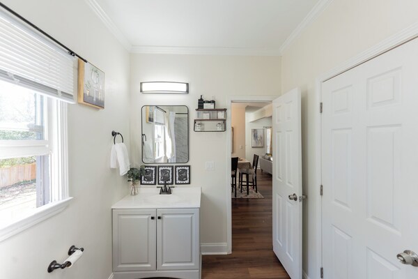 Spacious 5br Atlanta Retreat  Game Room, Firepit, Pet-friendly, Near Downtown - Atlanta, GA