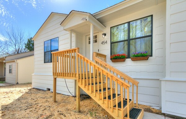 Luxury Downtown Retreat - Walk To Main St - Pet-friendly, New Stylish & Comfy! - Norman, OK