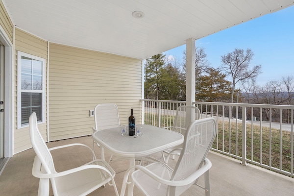Spacious Condo W Peaceful Views-lake Access-free Tickets-double Kitchens - Coney Island, MO