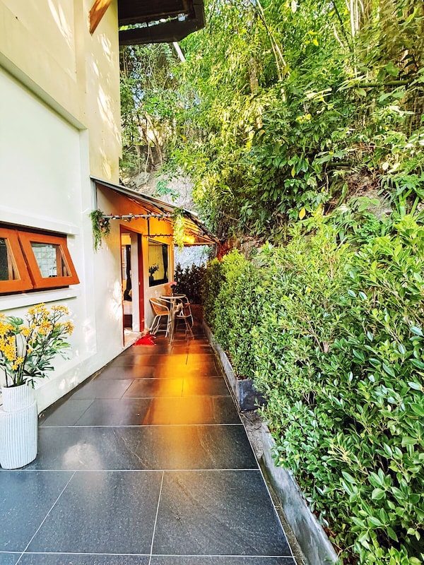 Family-friendly Getaway Close To Attractions, Stunning Views Of Ocean And Patong - Patong Beach