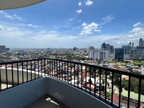 Modern Apartment With Ac, Wifi, Fitness Room, Ideal For Remote Work. - Cebu