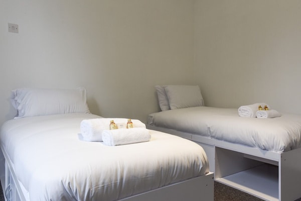 Basic Newly Decorated 2 Bed | Sleeps 2 - Gosport